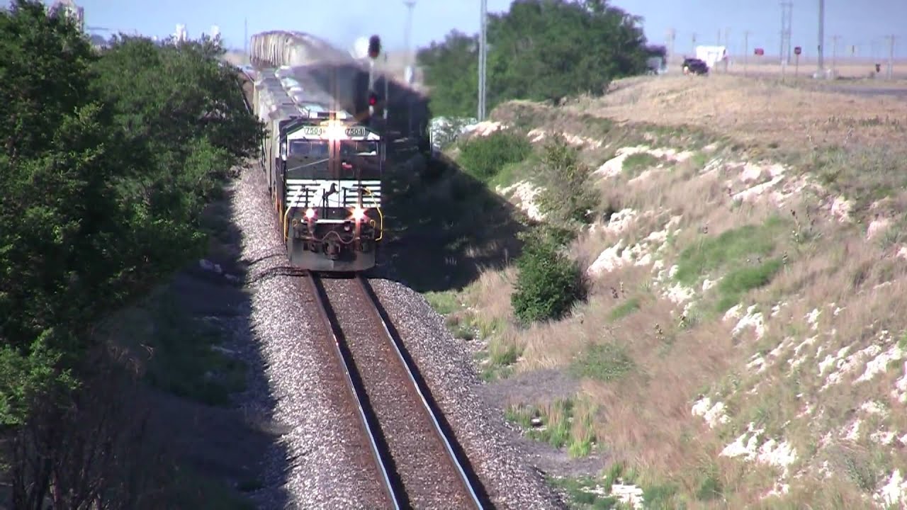 Norfolk Southern Visits the Golden State Route - YouTube