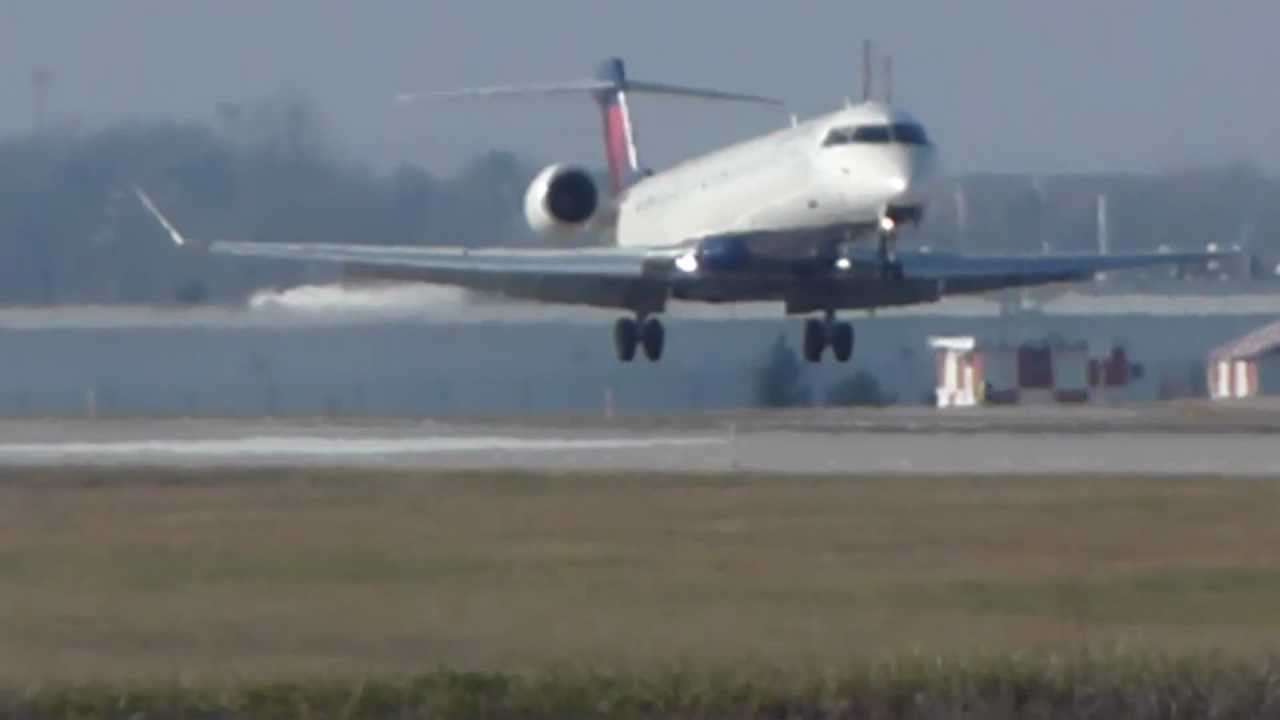 Delta Connection CRJ-900 Landing - YouTube