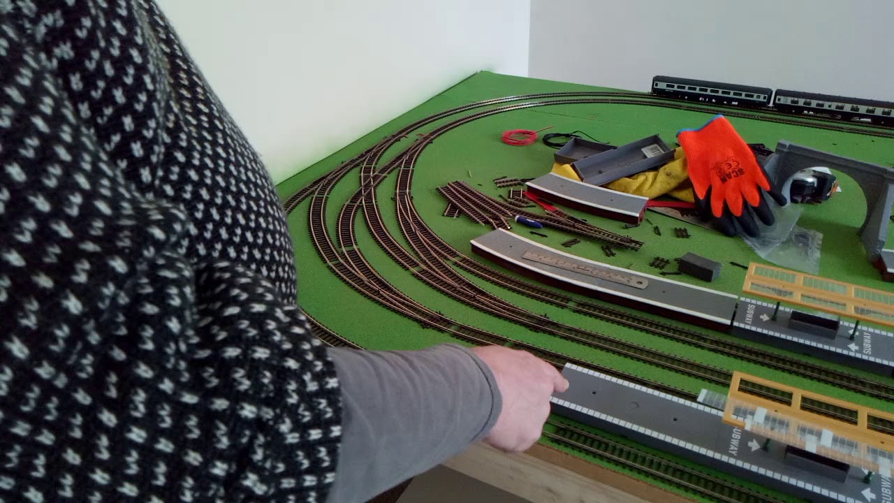 Lockdown Junction, My 2nd Train-set Part 20. How to Build a Model ...