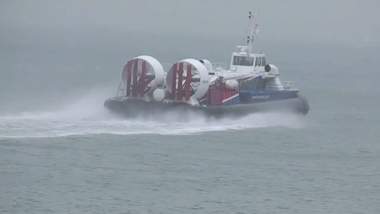 Freedom 90 hovercraft leaves Ryde for Portsmouth - YouTube