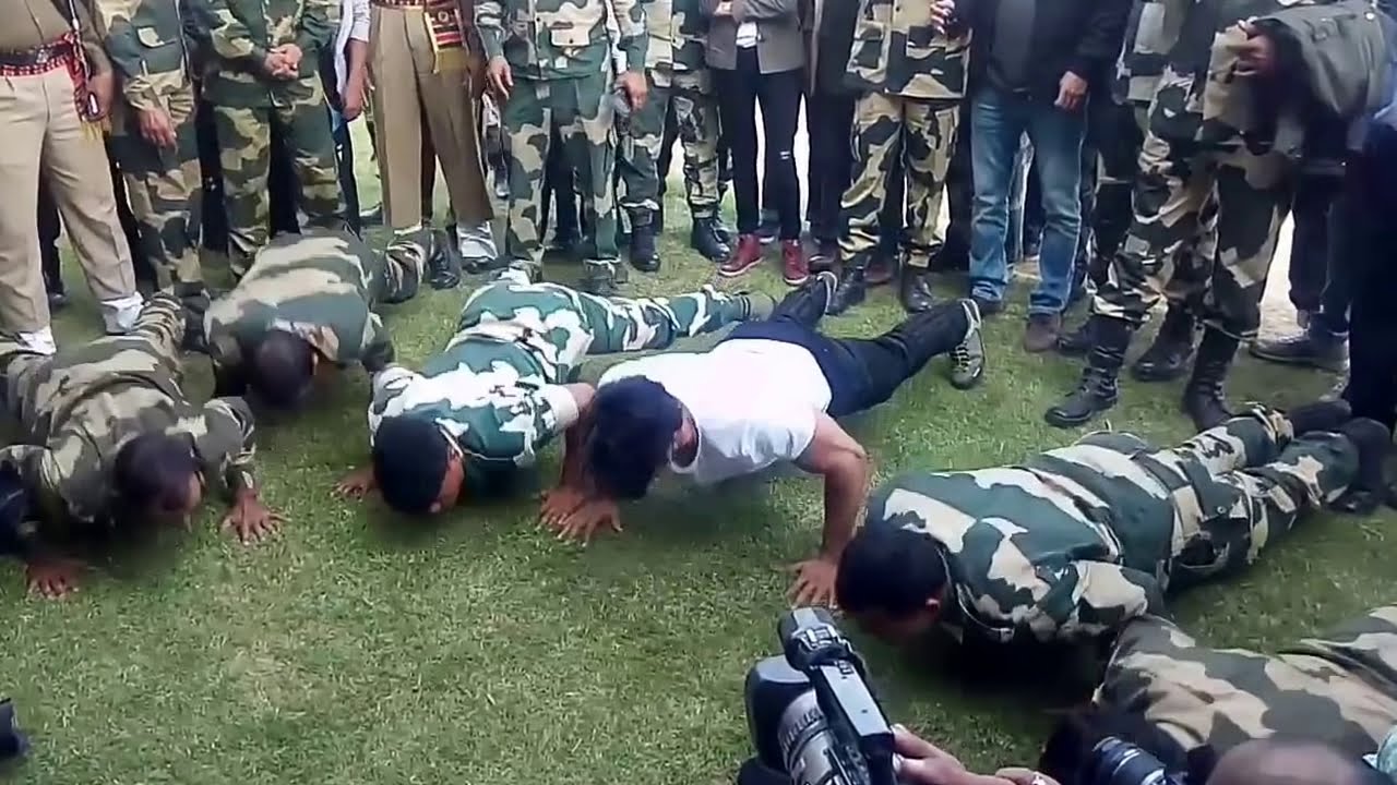 Vidyut Jamwal Workout with BSF Jawan (Stunt)(exercise) (with indian ...