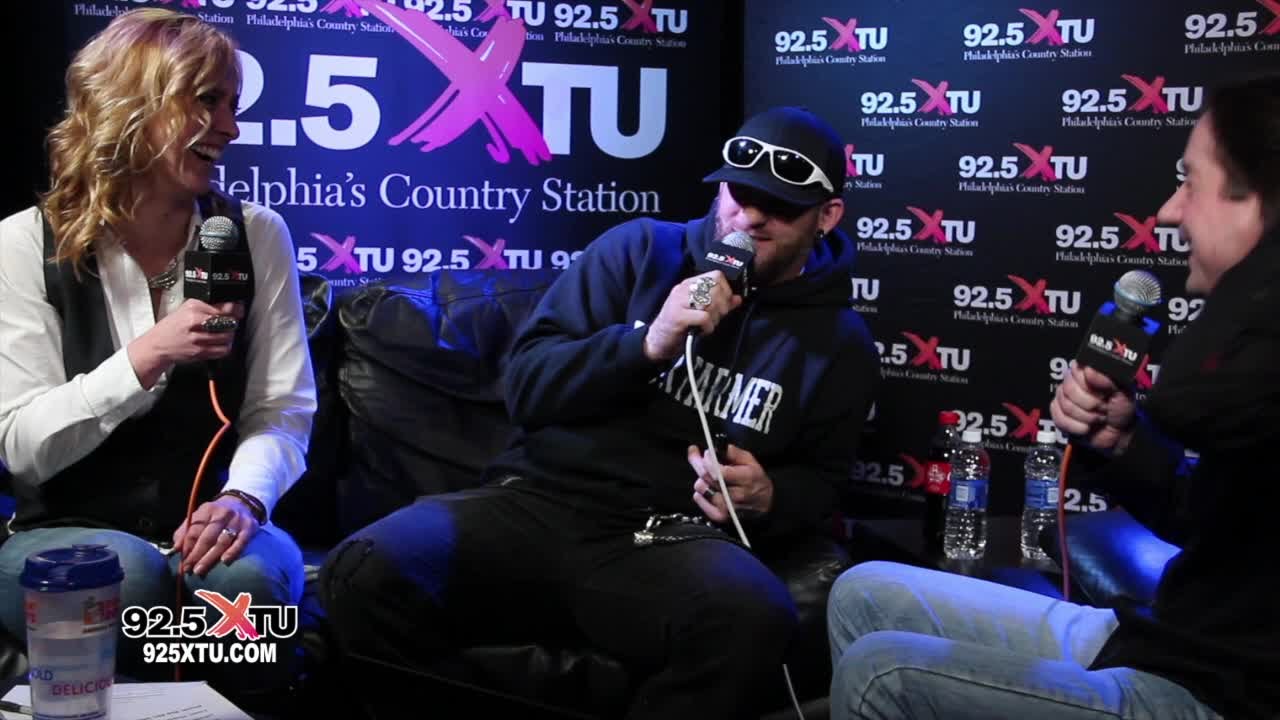 Brantley Gilbert Talks Tour Life & Why He Is In The Dog House - YouTube