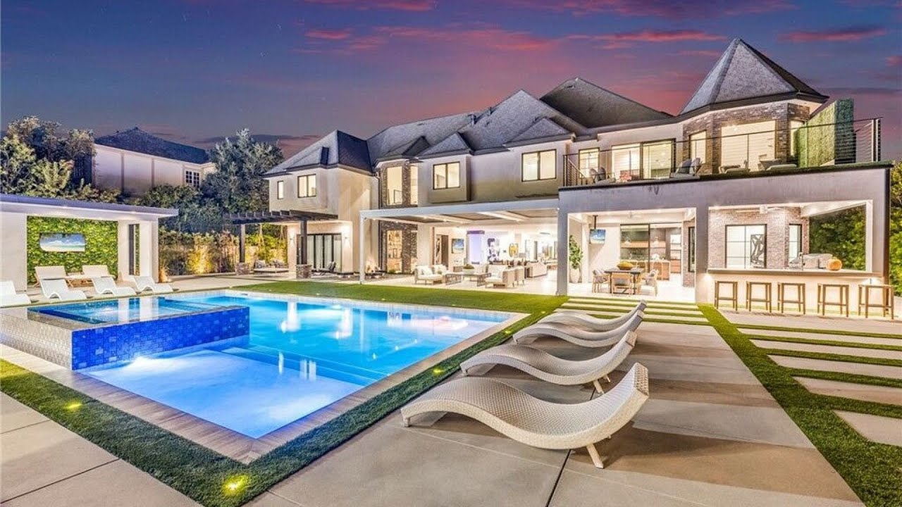 A $14M Impeccably remodeled Smart home in the guard-gated Westchester ...