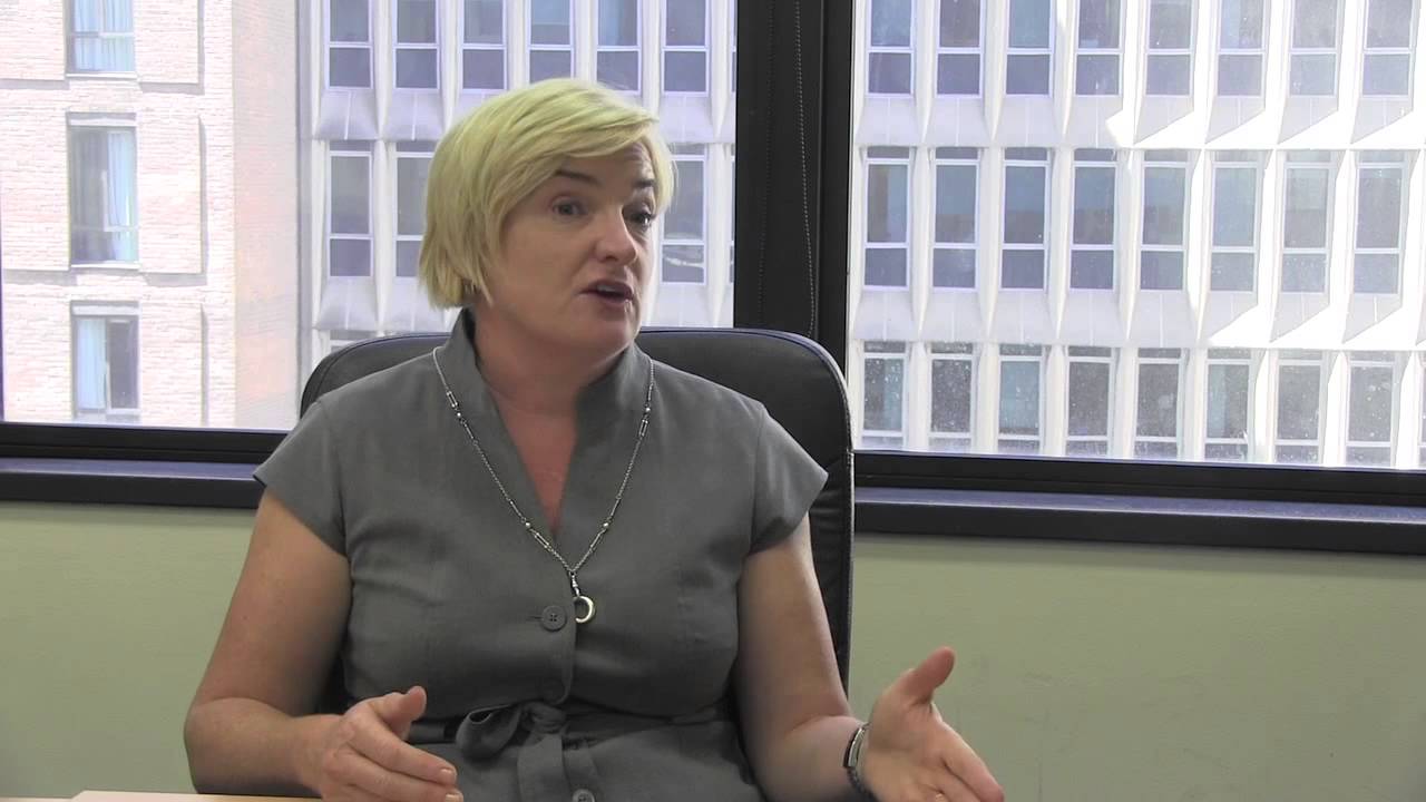 Delivering a winning presentation - A chat with Maureen Bell - YouTube