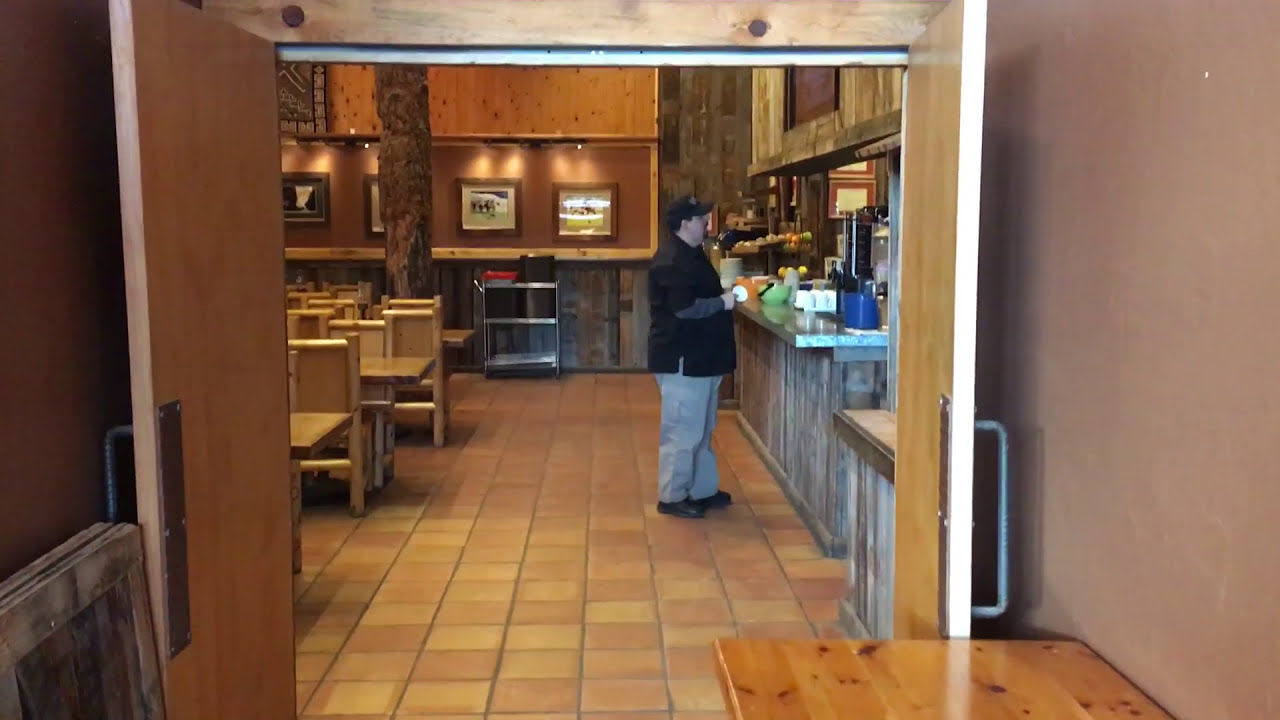 Red Cliffs Lodge restaurant - YouTube