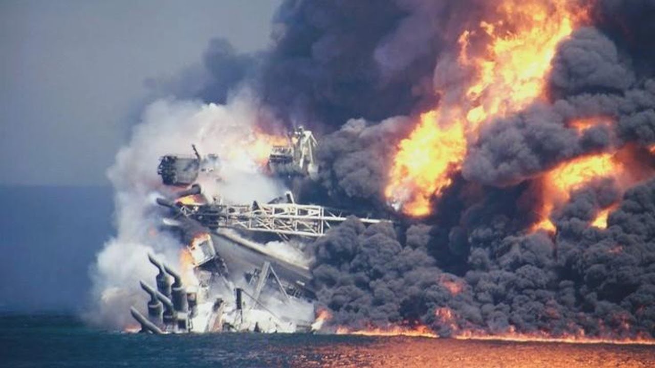 EXPLOSIONS IN TUAPSE: FIRE AND CHAOS IN RUSSIAN PORT AFTER UKRAINIAN ...