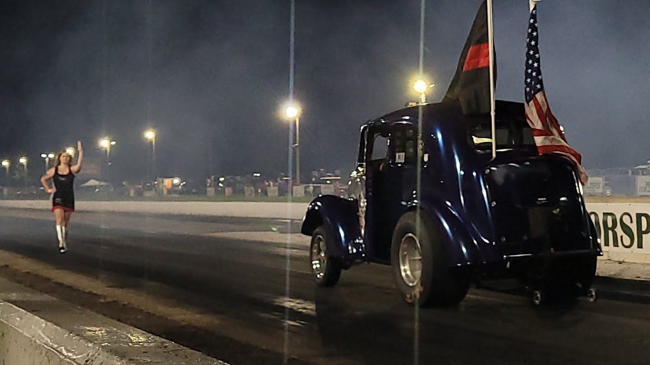 FUNNY CARS, AA GASSERS, and DRAGSTERS at the KMP Thompson Drag Raceway ...