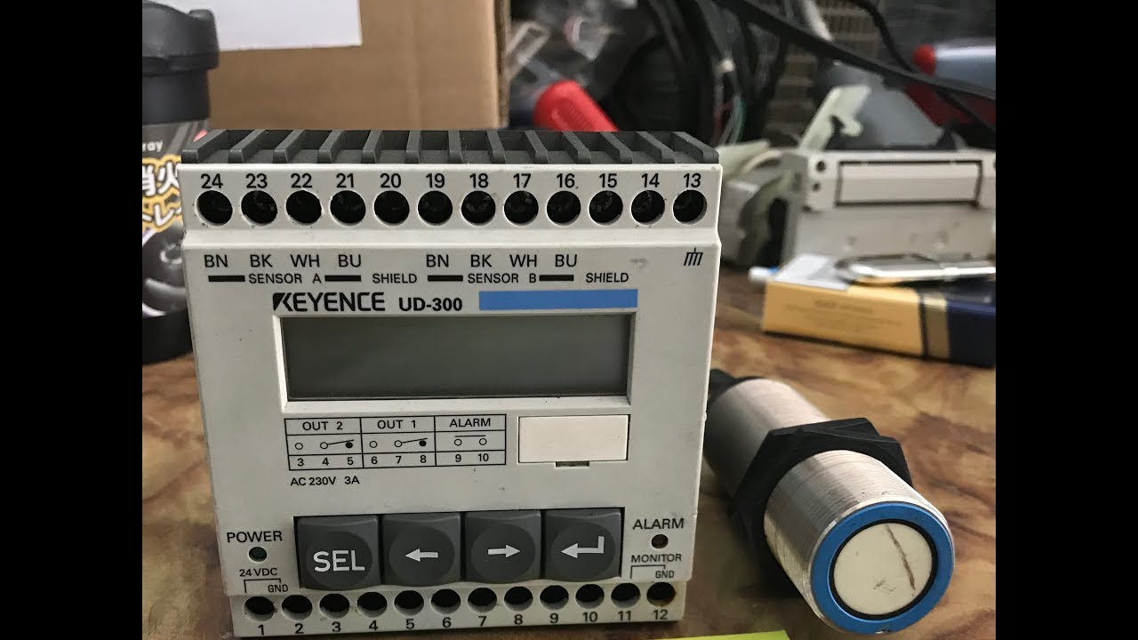 Test KEYENCE Ud-320 Ultrasonic Displacement Sensor - YouTube