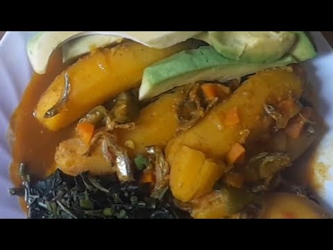 How to cook matooke and silver fish/mukeene in augandan way. - YouTube