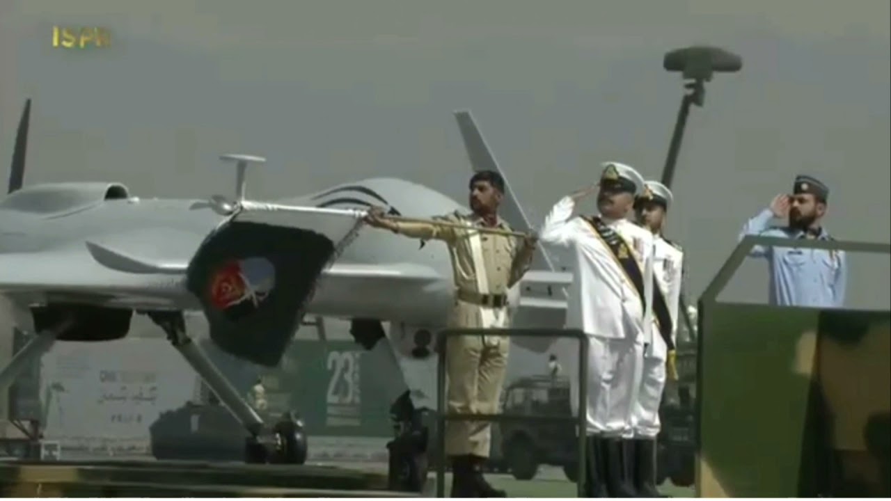 Shahpar 2 UAV at Pakistan day Parade - YouTube