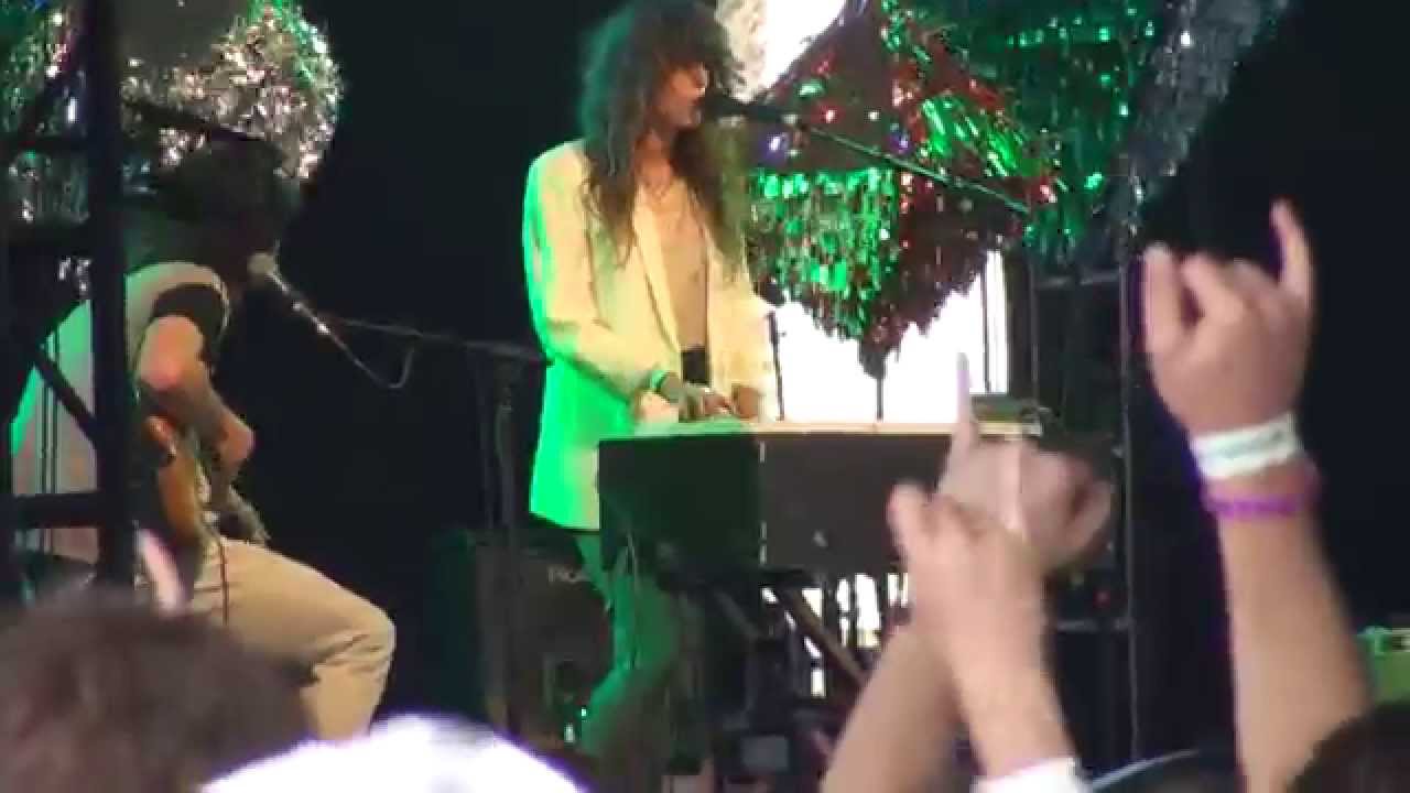 Beach House - Walk in the Park 20100417 Coachella - YouTube