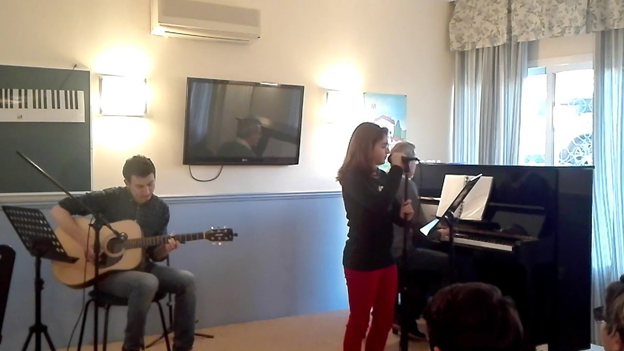 Miranda Castañeda por Shaila Durcal - YouTube