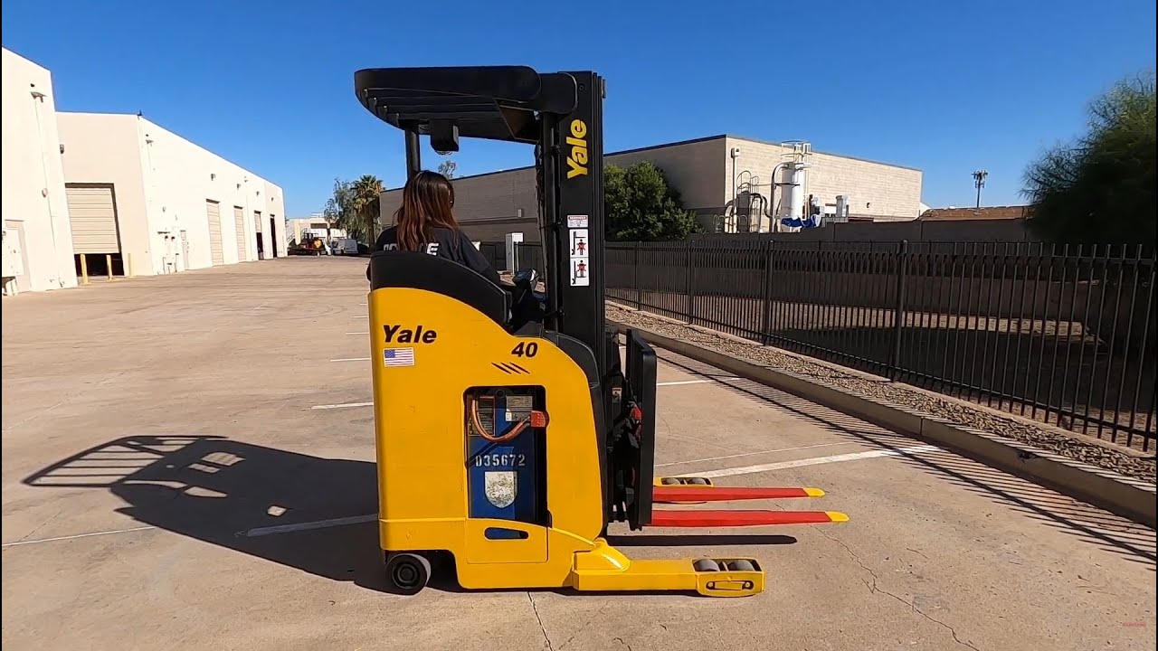 YALE NR040 4,000lb Electric #065H - Forklift for Sale - YouTube