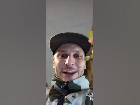 Весной даже когда идет снег дед мороз не настоящий , хорошо , что я и ...