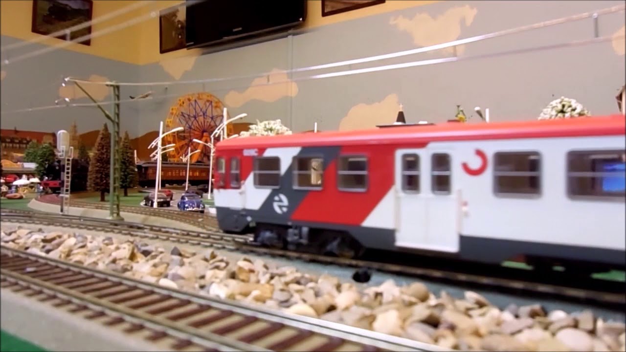 Electrotren 3602D escala H0, automotor Renfe 440 cercanías - YouTube