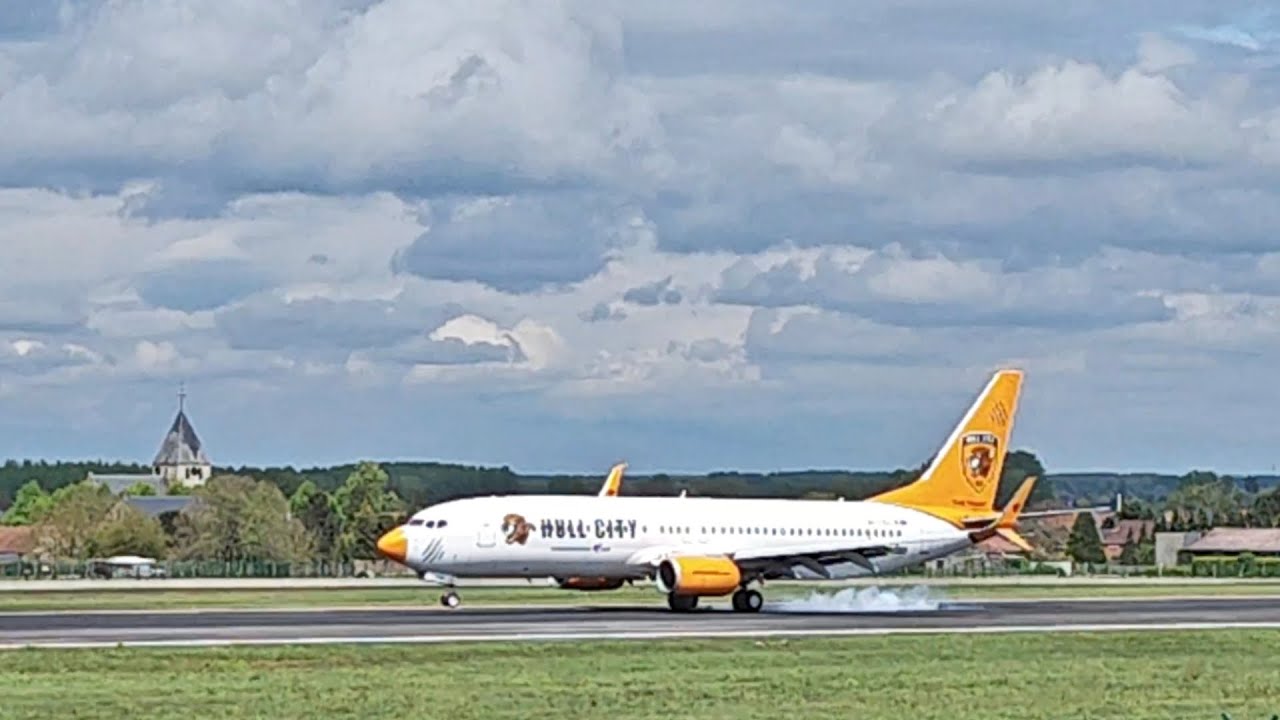 Corendon HULL City F.C Livery 737-8 DLM ~ BRU 25R - YouTube