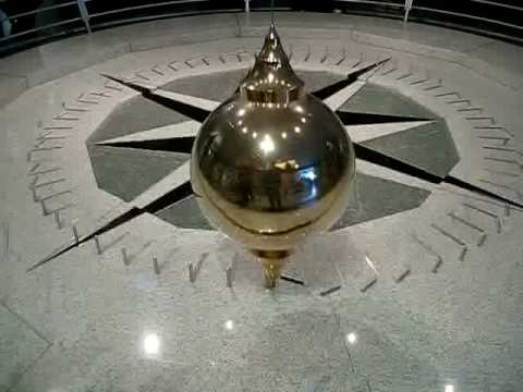 Pendulum knocks down pin - YouTube