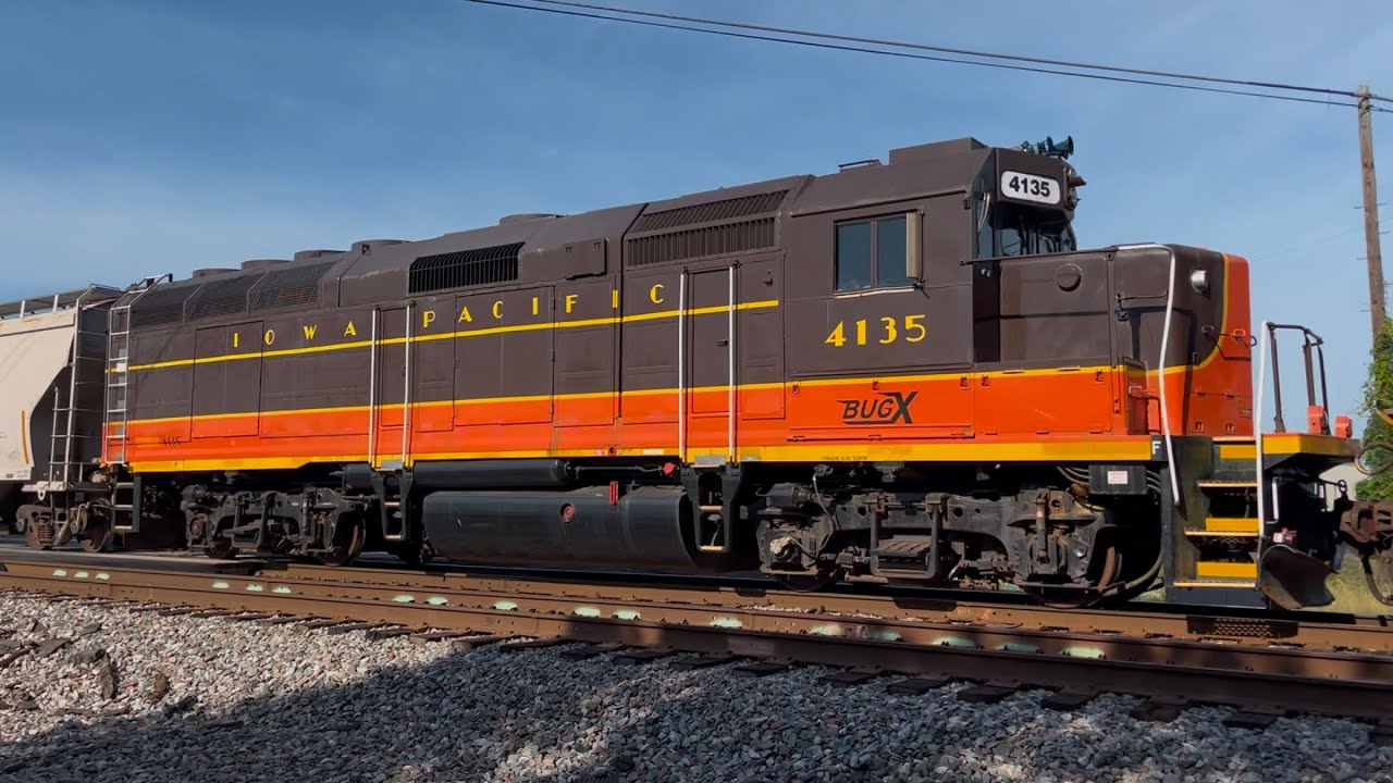CSX 806 Leads CSX M408-17 NB Manifest With An Iowa Pacific unit In ...