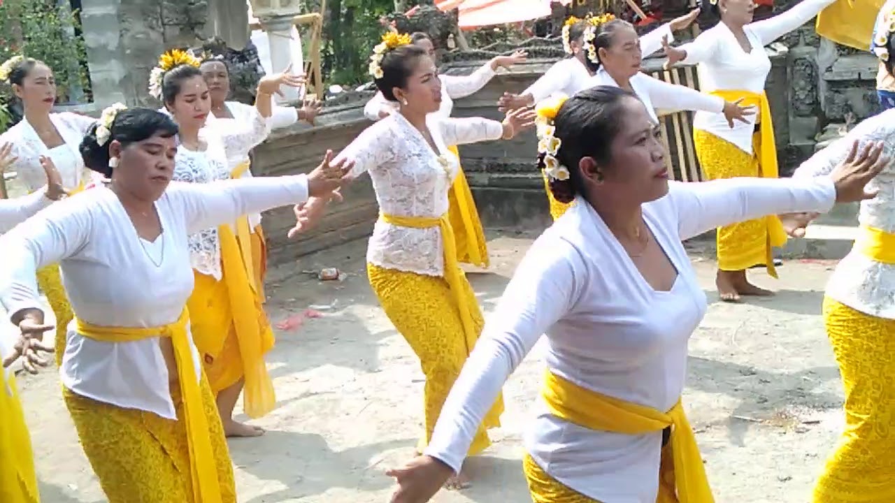 Tari rejang renteng bali temakung - YouTube