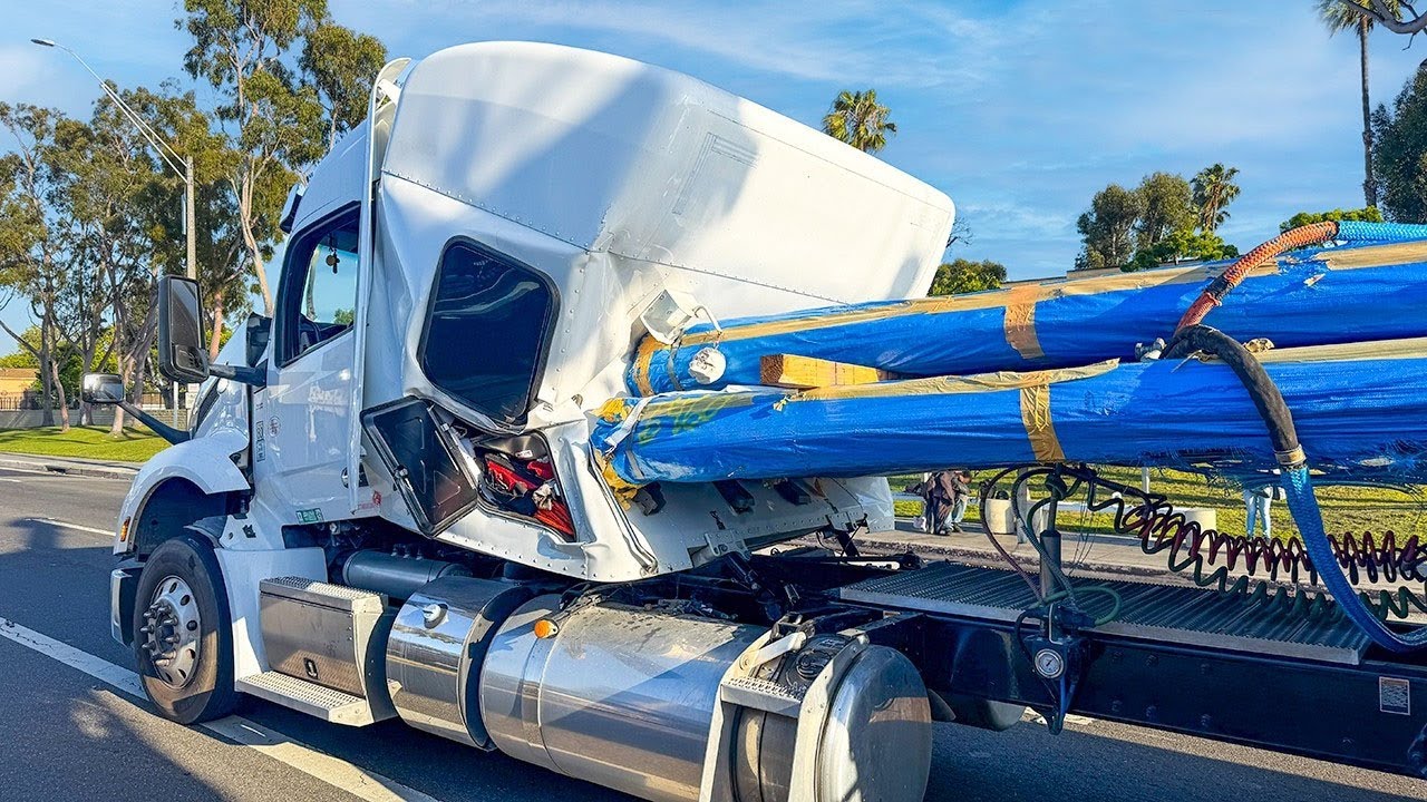 35 Shocking Dangerous Oversize TRUCK Driving Fails | Heavy Equipment ...