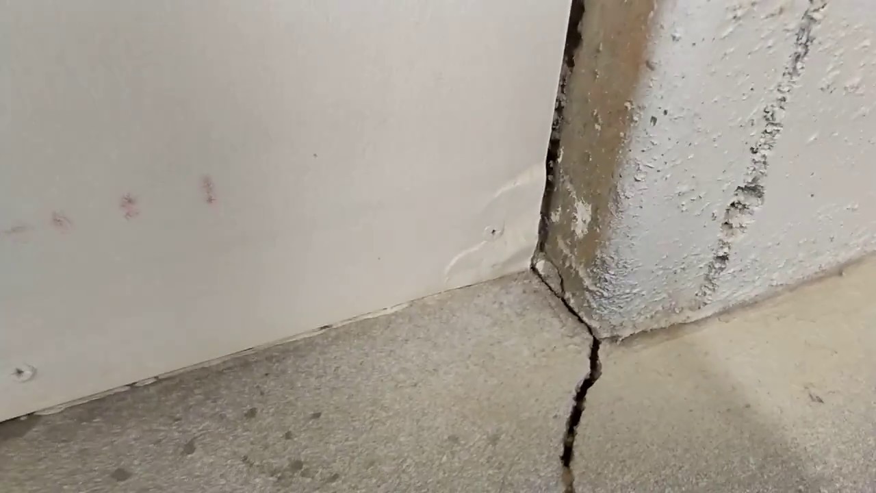 Shrinkage cracks Foundation Worx minute - YouTube