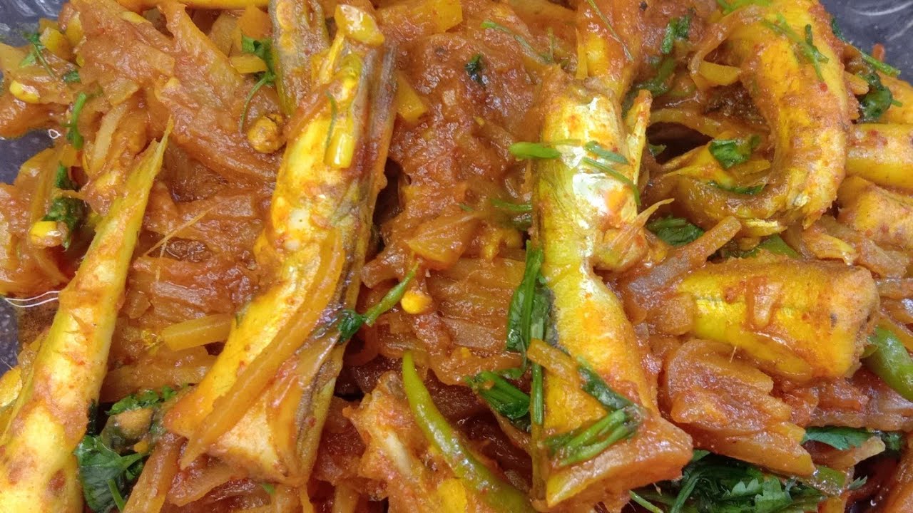 কাইকা মাছ বা বক মাছের কড়াই পাতুরি। kaikka mach or bok macher kadai ...