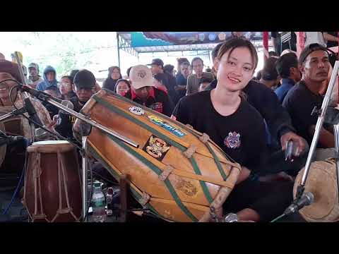 FIRDA APRIANI PENGENDANG CANTIK