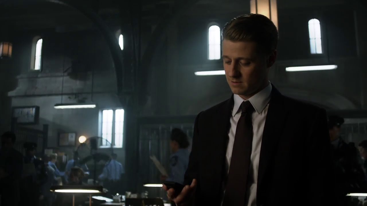 James Gordon Returns To The GCPD | Season 3 Ep. 8 | GOTHAM - YouTube