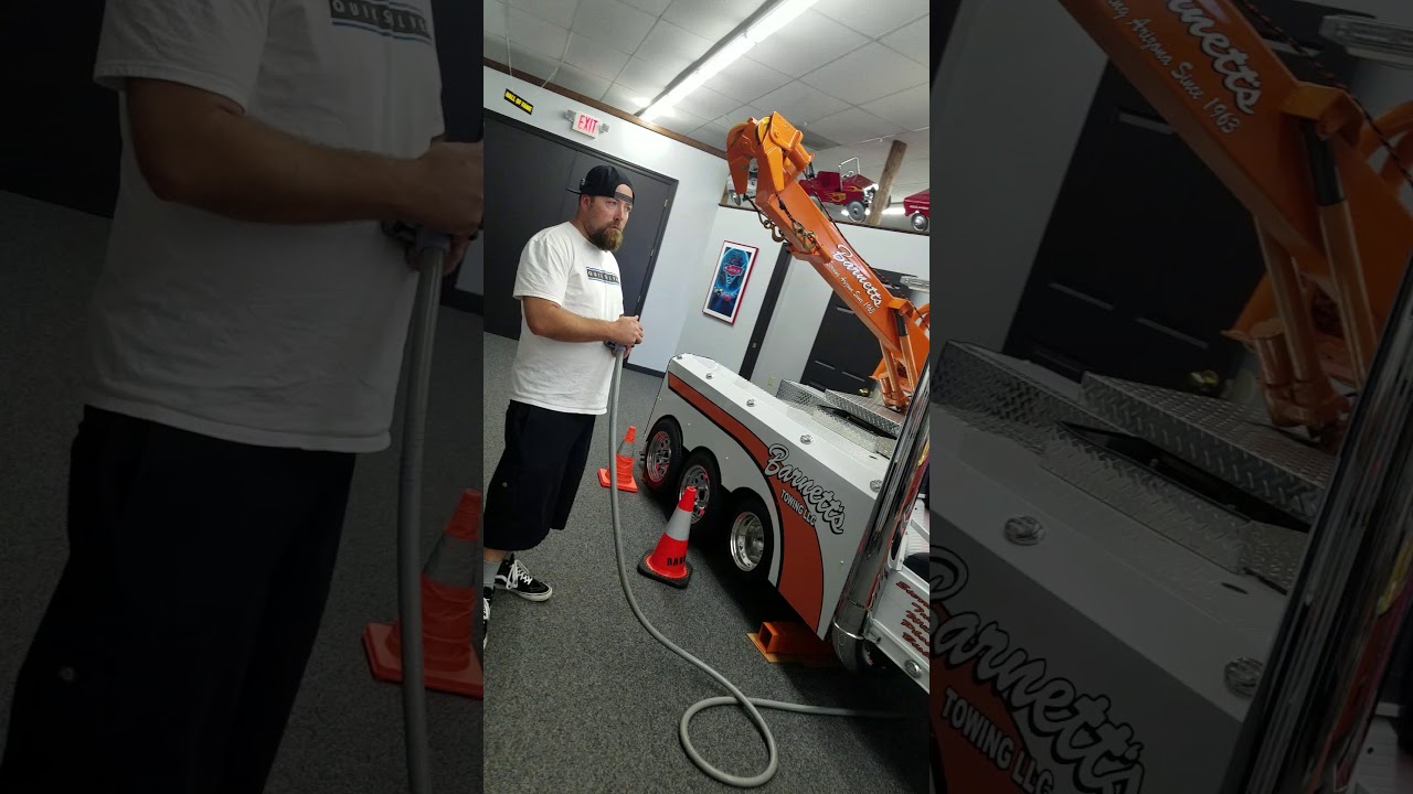 Mini rotator tow truck - YouTube