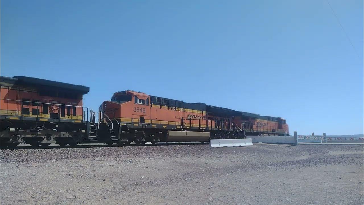 Duo BNSF Trains Meet In Hector Ca! #bigbossrailfanner - YouTube