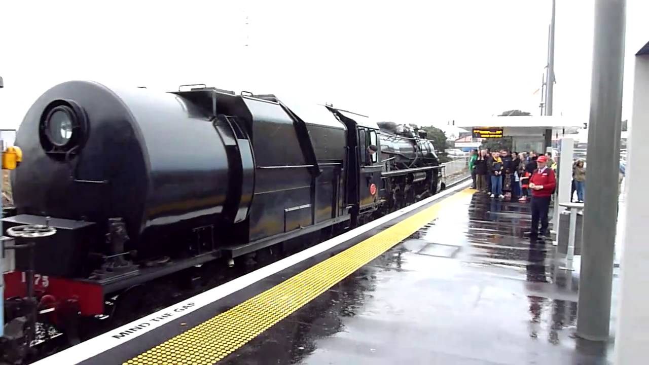 Onehunga Re-opening: Ja 1275 Arriving at Onehunga - YouTube