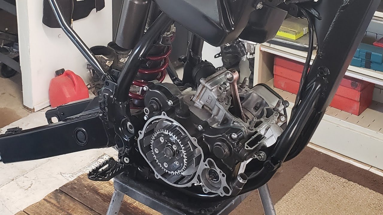 97 Honda CR125R Rebuild pt.3 | Frame-Shock-Motor Assembly | Amazing ...