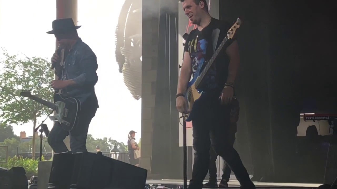 David Cook Epcot 9/27/18 Set 1 Banter#2 Band intro & pre The Chain ...