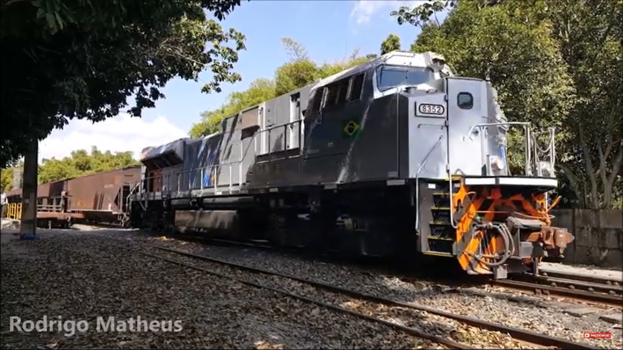 VLI SD70ACe-BB # 8352 - YouTube