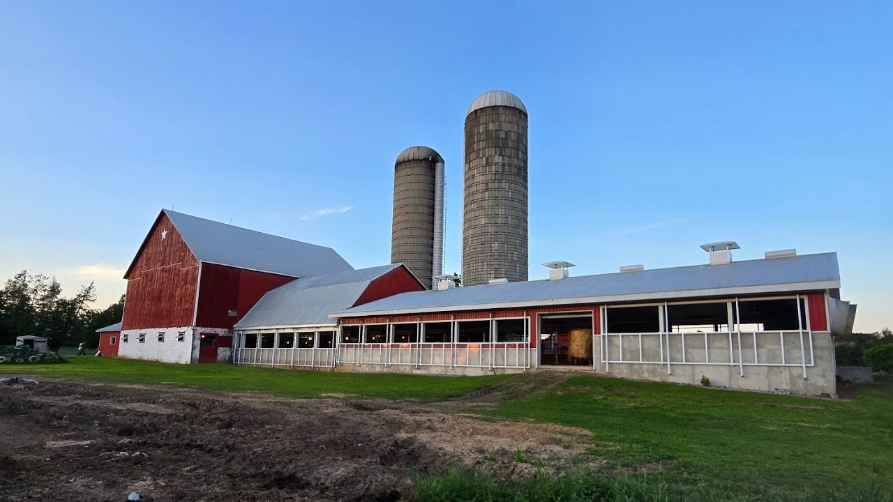 Setting up the silo unloader 18 by 75 haylage silo. - YouTube