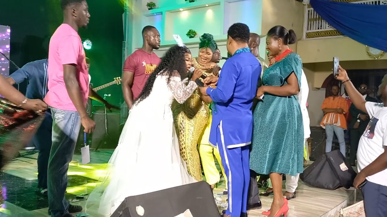 KUMASI SHOWS MABEL OKYERE BIG LOVE! THE MOMENT SHE STARTED SINGING HER ...