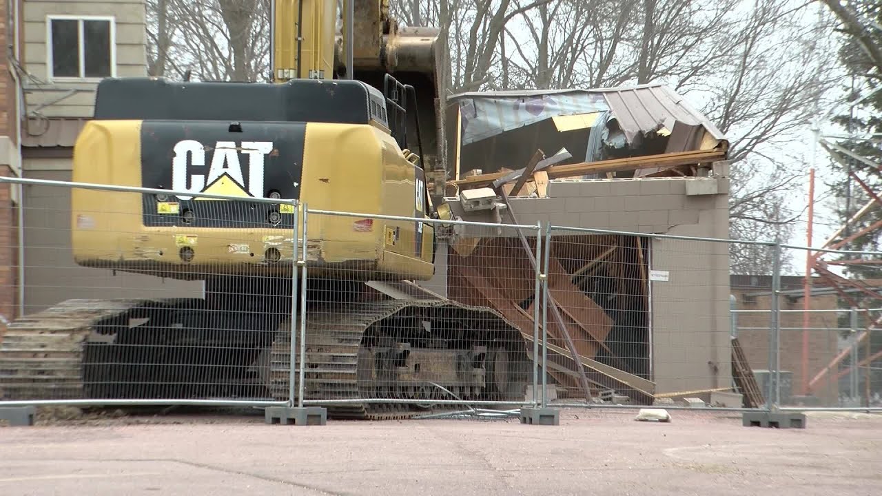 Turner County Courthouse being demolished - YouTube