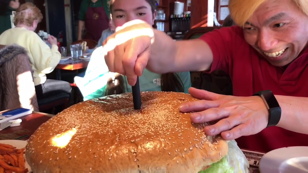 Food challenge- over 15lb zeus burger at Clinton Diner - YouTube