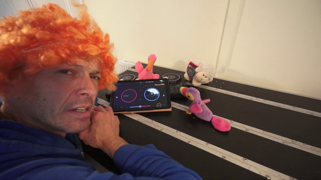 VIDEO 13 DJ LESSONS FOR KIDS THE WIDE FEATURE ON A DJ CONTROLLER USING ...