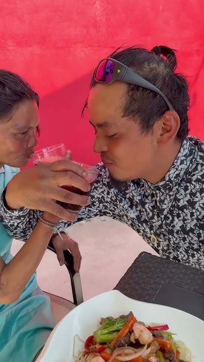 Les ofrecí trabajo sin saber que los llevaría a su cita perfecta ️ - YouTube