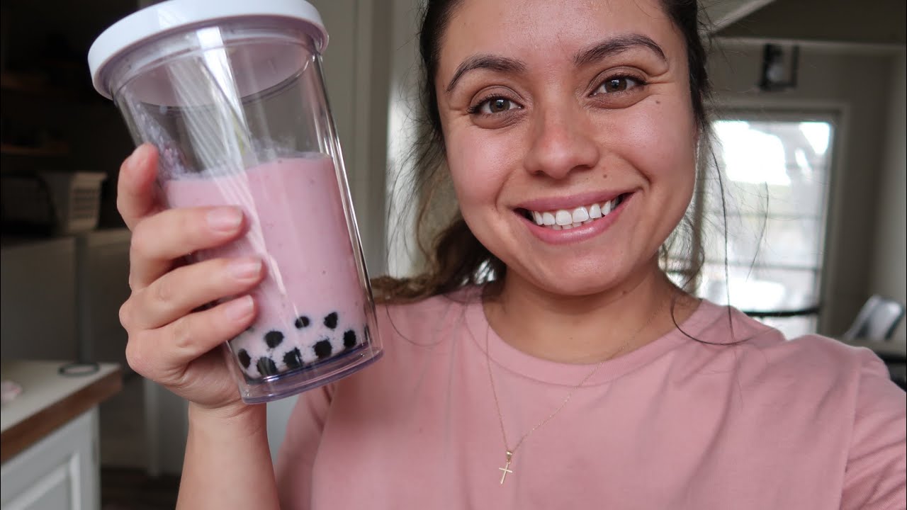 How to make a strawberry tapioca drink! | EASY Boba smoothie recipe 🍓 ...