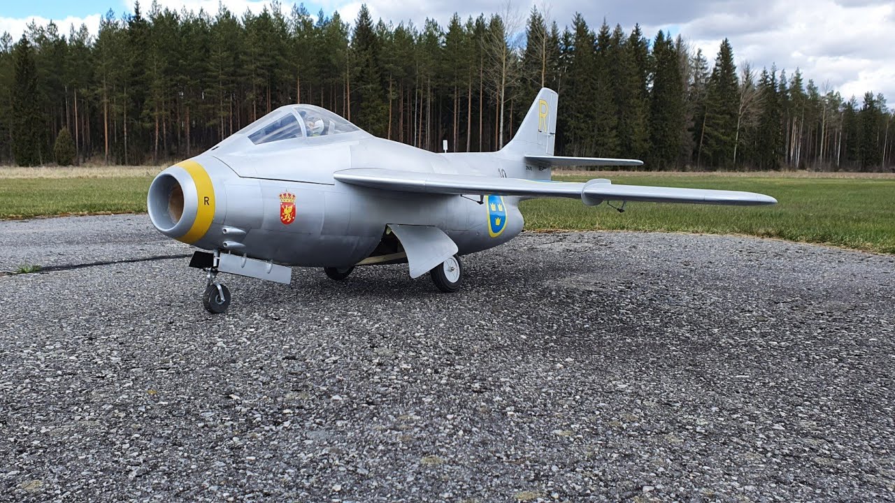 Saab J29 Tunnan maiden flight - YouTube