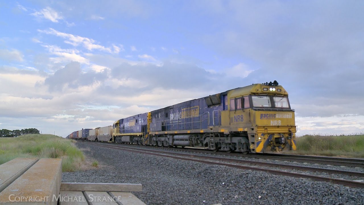 2MA5 Pacific National Intermodal Container Freight Train (28/11/2022 ...