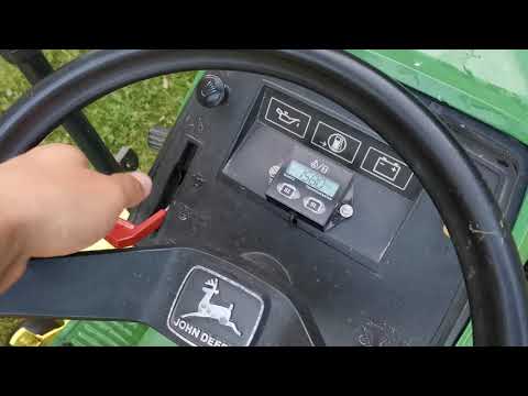 John Deere 180 - start - YouTube