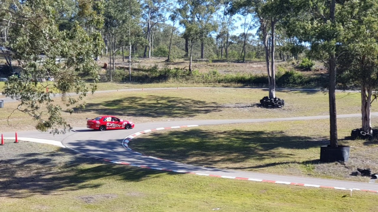 Vx v8 commodore hill climb - YouTube