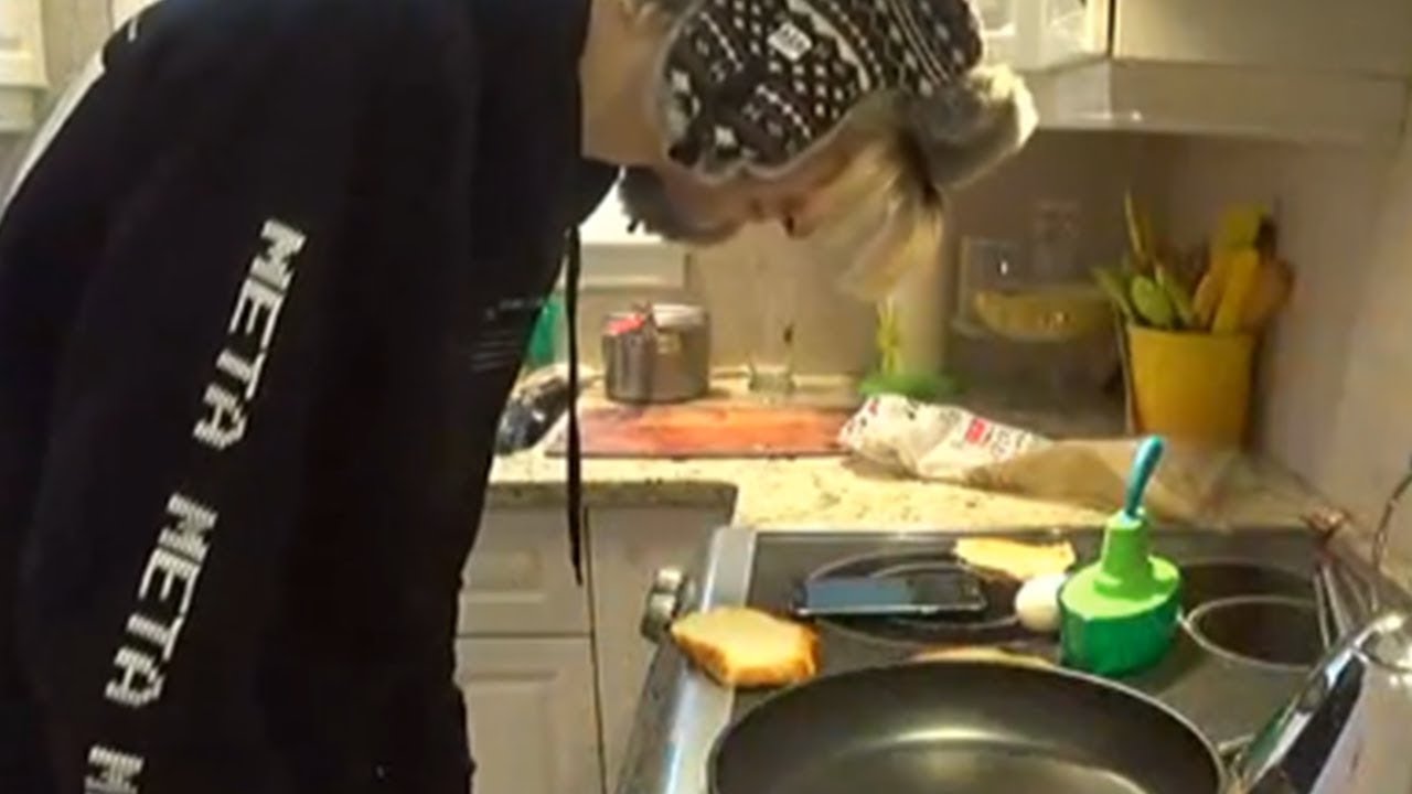 XQC Cooks his Phone - YouTube