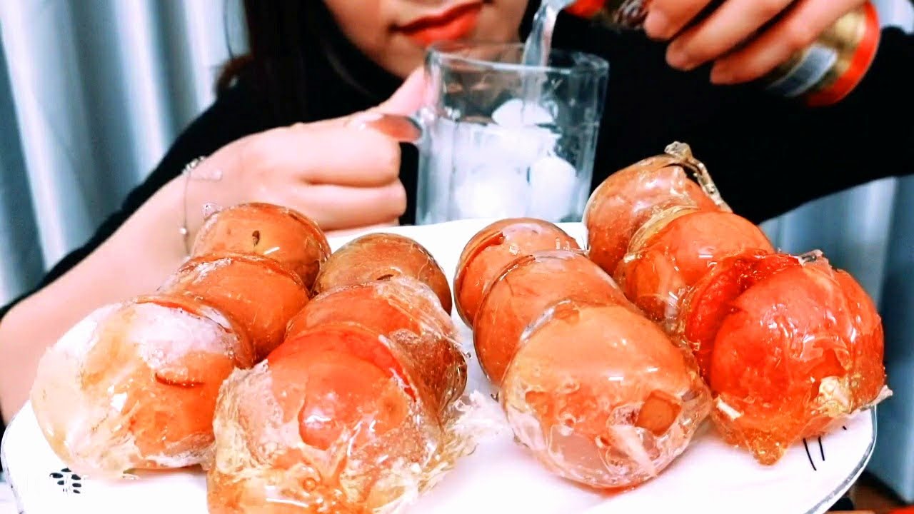 EAT TANGHULU KẸO HỒ LÔ MẬN ĐỎ GIÒN GIÒN (This is an ASMR video. Please ...