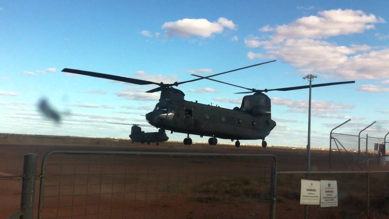australian army chinook take off and land coober pedy air port - YouTube