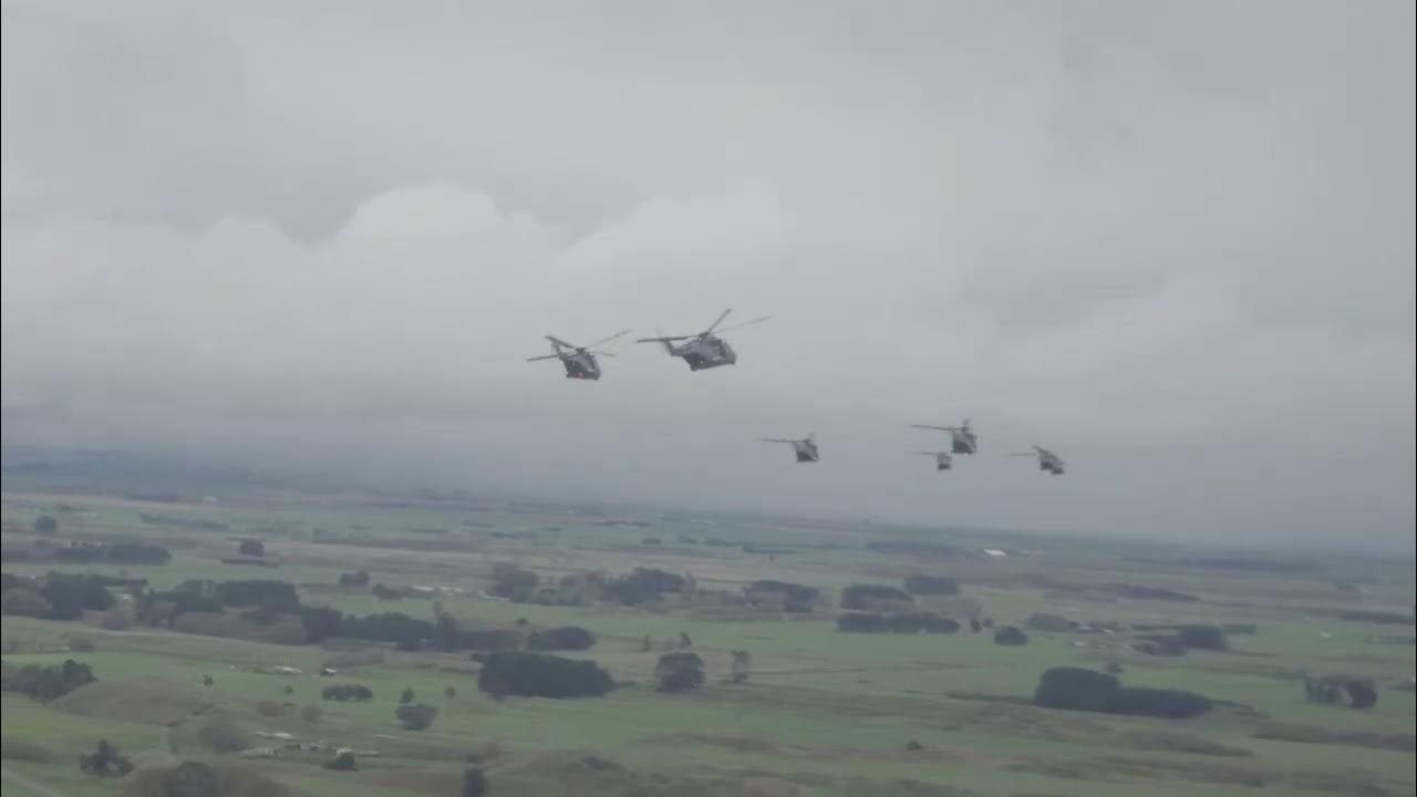 Vuelo en formación del helicóptero NH90 Real Fuerza Aérea de Nueva Zelanda - YouTube