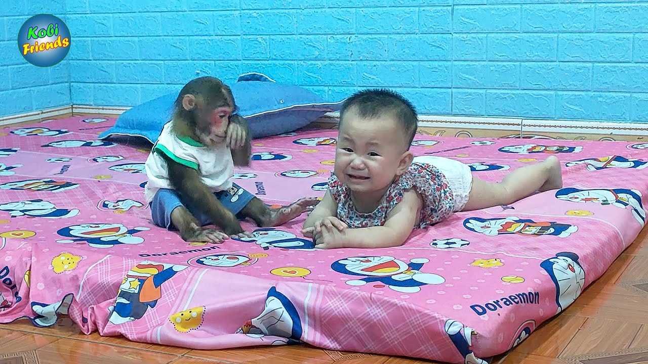 Kobi's reaction when baby Ceri cried - YouTube